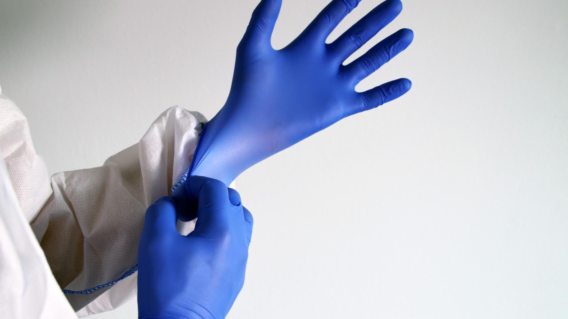 Mise en place de gants stériles - Koa'life